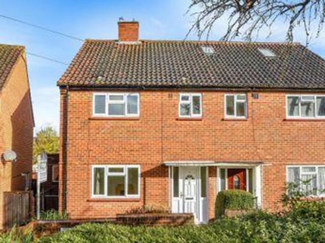 3 Bedrooms Semi detached house for sale in Durbin Road, Chessington KT9