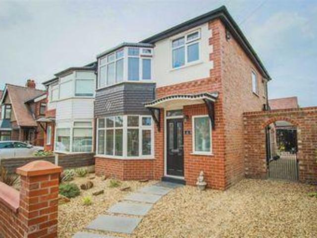 3 Bedrooms Semi detached house for sale in Enfield Road, Swinton, Manchester M27