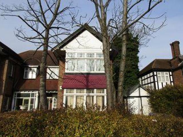 3 Bedrooms Semi detached house for sale in East Lane, Wembley HA0