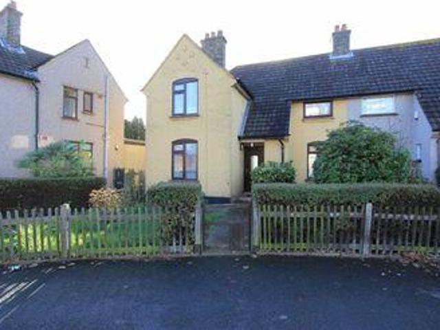 3 Bedrooms Semi detached house for sale in Eastbury Square, Barking, Essex IG11