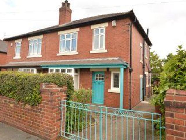 3 Bedrooms Semi detached house for sale in Easterly Avenue, Leeds LS8