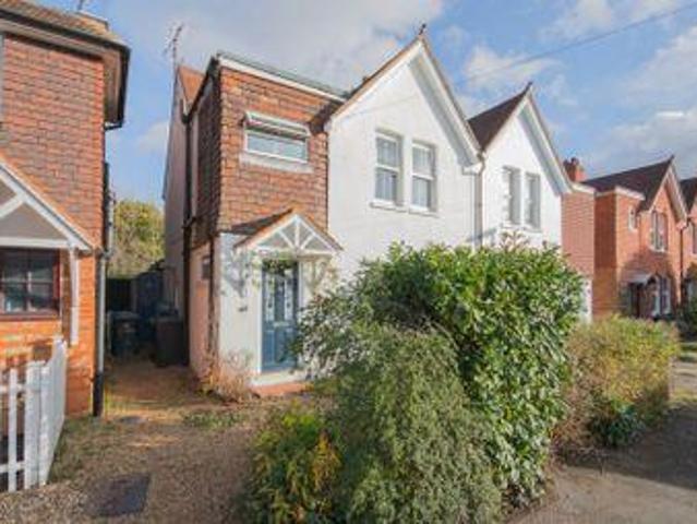 3 Bedrooms Semi detached house for sale in Edward Road, Farnham GU9
