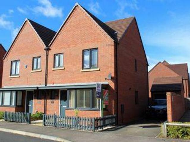 3 Bedrooms Semi detached house for sale in Eden Road, Marina Park, Northampton NN5