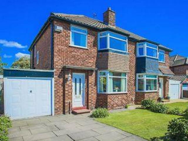 3 Bedrooms Semi detached house for sale in Edenfield Lane, Worsley, Manchester M28