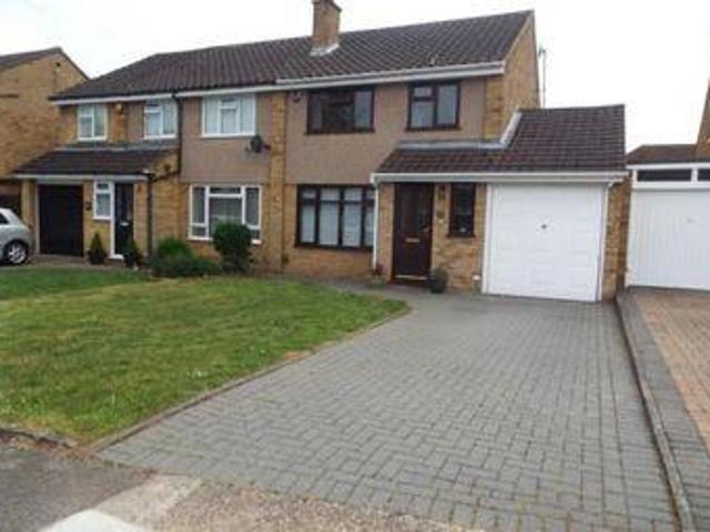 3 Bedrooms Semi detached house for sale in Edgewood Drive, Luton, Bedfordshire LU2