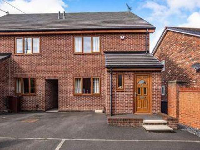 3 Bedrooms Semi detached house for sale in Egerton Road, Leyland PR25