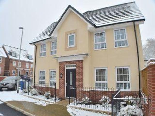 3 Bedrooms Semi detached house for sale in Elder Close, Hyde SK14