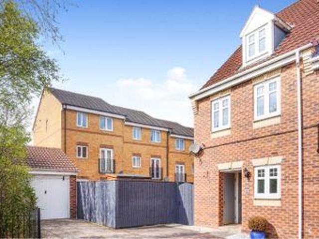 3 Bedrooms Semi detached house for sale in Elderberry View, Castleford WF10
