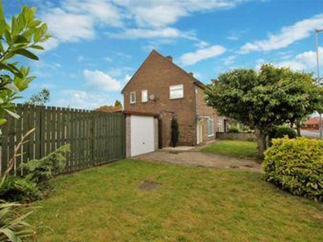 3 Bedrooms Semi detached house for sale in Elizabeth Drive, Castleford WF103Rp WF10