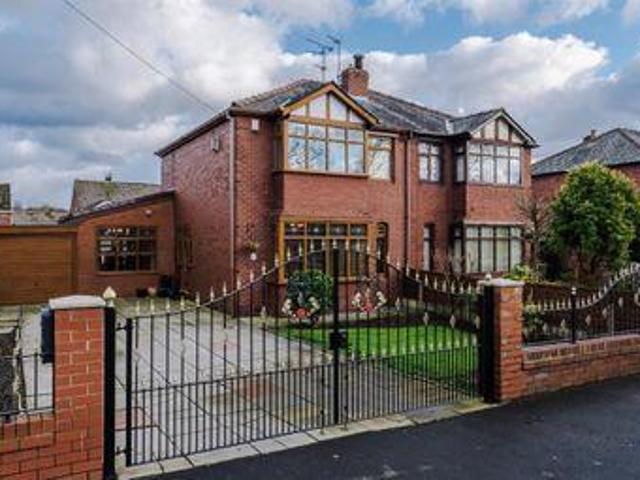 3 Bedrooms Semi detached house for sale in Ellenbrook Road, Worsley, Manchester M28