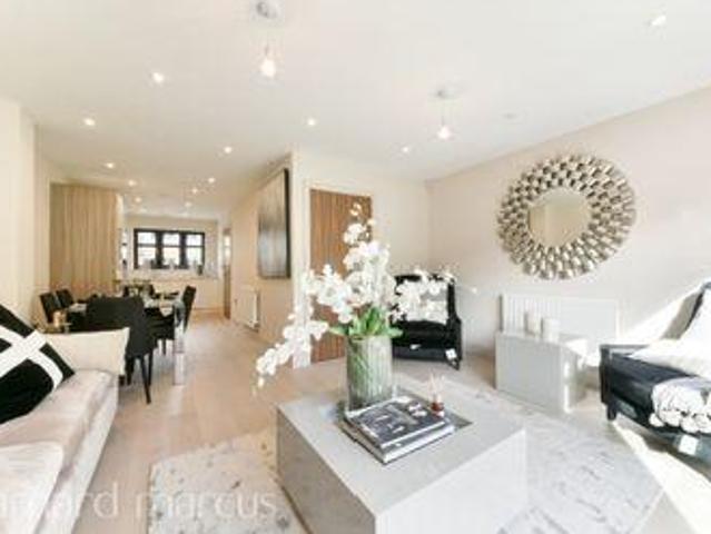 3 Bedrooms Semi detached house for sale in Elliott Court, North Road, Woking GU21
