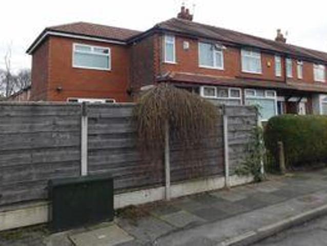 3 Bedrooms Semi detached house for sale in Ellwood Road, Offerton, Stockport SK1
