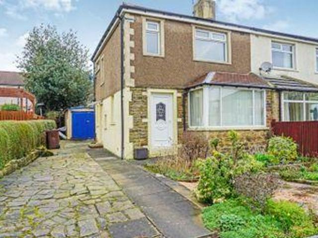 3 Bedrooms Semi detached house for sale in Elmfield Drive, Bradford BD6