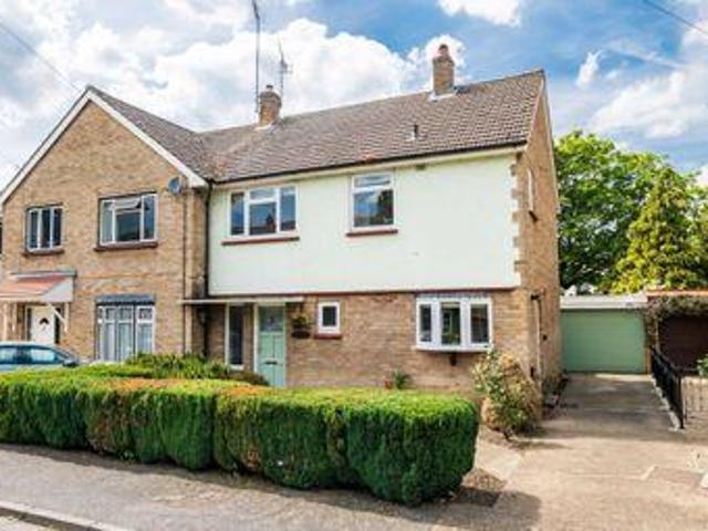 3 Bedrooms Semi detached house for sale in Elruge Close, West Drayton, Middlesex UB7