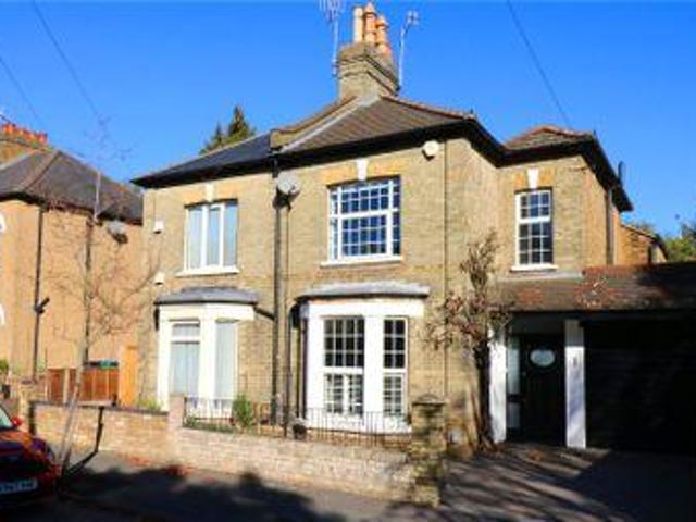3 Bedrooms Semi detached house for sale in Essex Road, Watford WD17
