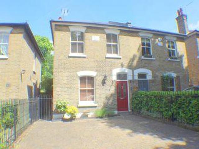 3 Bedrooms Semi detached house for sale in Essex Road, Enfield EN2