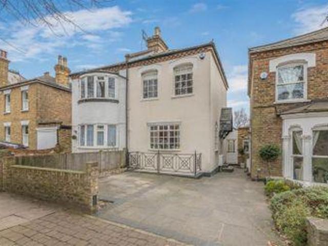 3 Bedrooms Semi detached house for sale in Essex Road, Enfield EN2