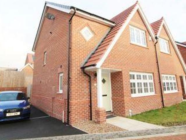 3 Bedrooms Semi detached house for sale in Eton Walk, Wakefield WF1