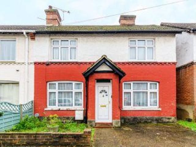 3 Bedrooms Semi detached house for sale in Eve Road, Woking GU21