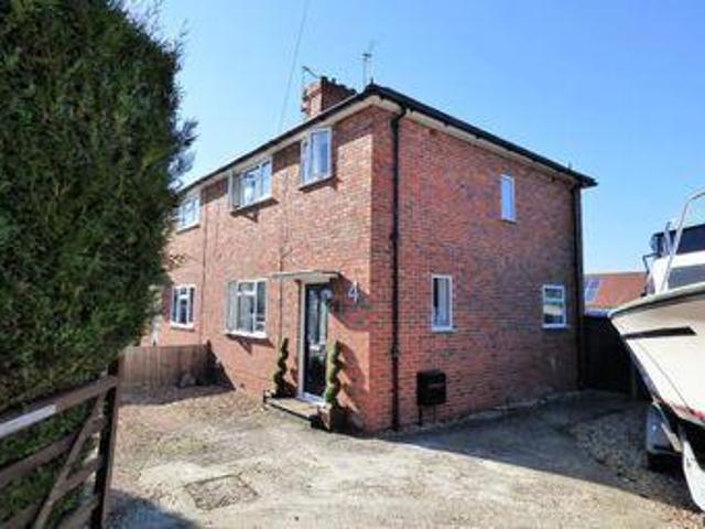 3 Bedrooms Semi detached house for sale in Fowler Road, Farnborough GU14