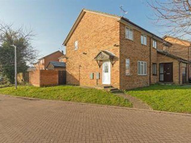 3 Bedrooms Semi detached house for sale in Foxgrove, Milton Regis, Sittingbourne ME10