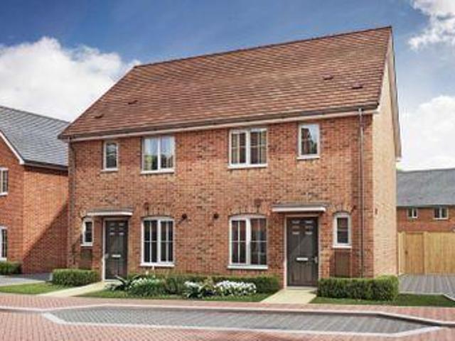 3 Bedrooms Semi detached house for sale in Fontwell Avenue, Eastergate PO20