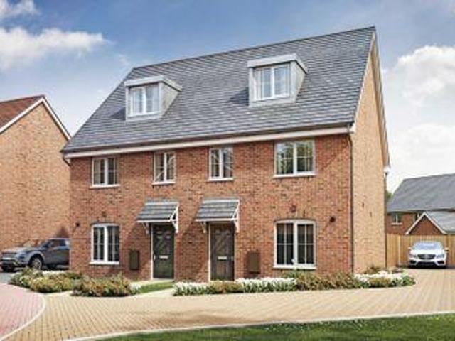 3 Bedrooms Semi detached house for sale in Fontwell Avenue, Eastergate PO20