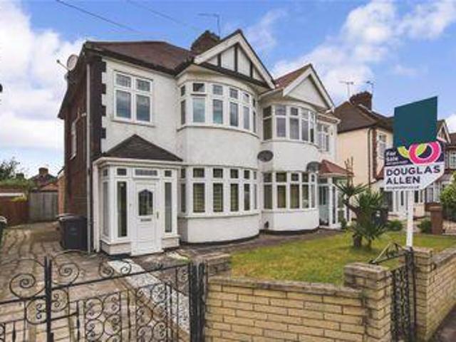 3 Bedrooms Semi detached house for sale in Forest Rise, London E17