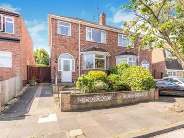 3 Bedrooms Semi detached house for sale in Fairholme Road, Leicester LE2