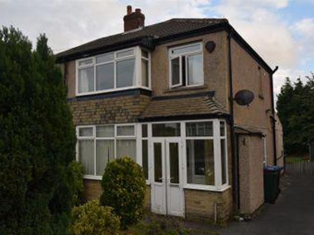 3 Bedrooms Semi detached house for sale in Fairway, Bradford BD7
