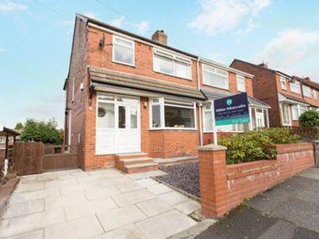 3 Bedrooms Semi detached house for sale in Fairway Road, Bury BL9