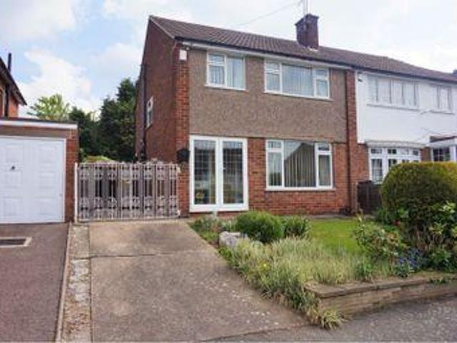 3 Bedrooms Semi detached house for sale in Farmway, Leicester LE3