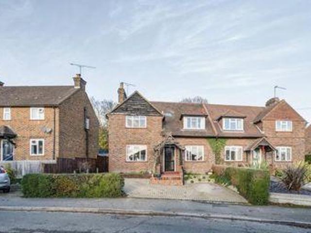 3 Bedrooms Semi detached house for sale in Farnham, Surrey GU9
