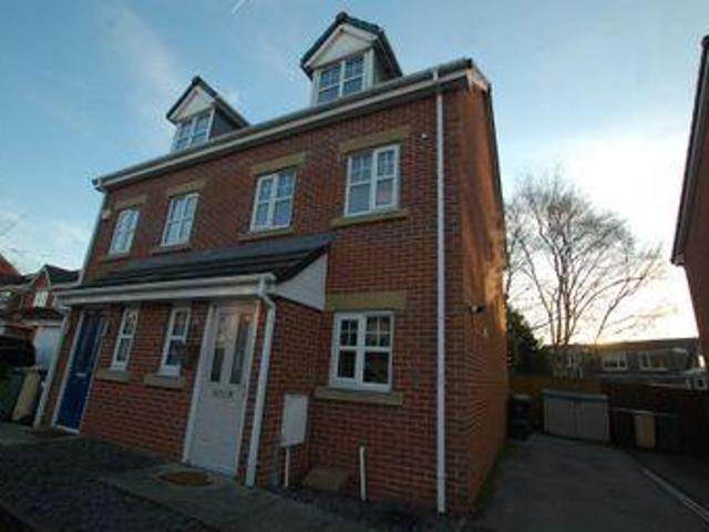 3 Bedrooms Semi detached house for sale in Fearney Side, Little Lever, Bolton BL3