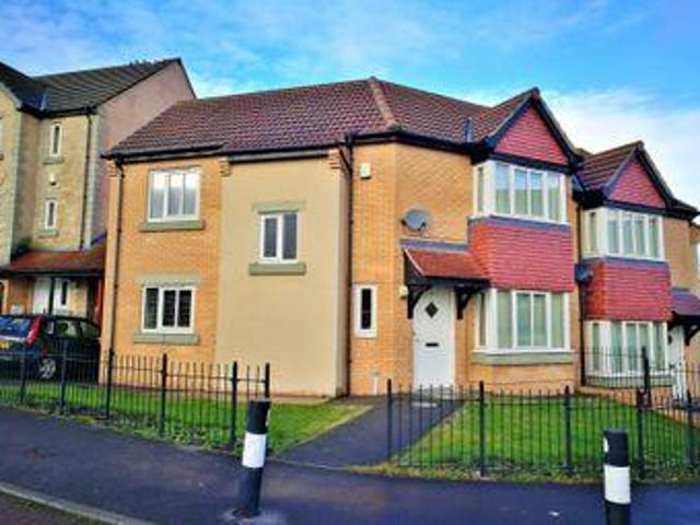 3 Bedrooms Semi detached house for sale in Fern View Close, Sheffield S12