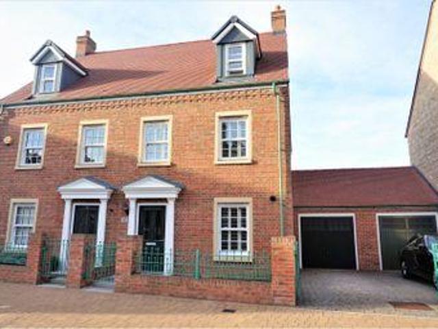 3 Bedrooms Semi detached house for sale in Fernacre Road, Swindon SN1