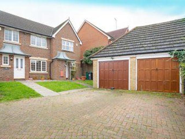 3 Bedrooms Semi detached house for sale in Five Fields Close, Watford WD19