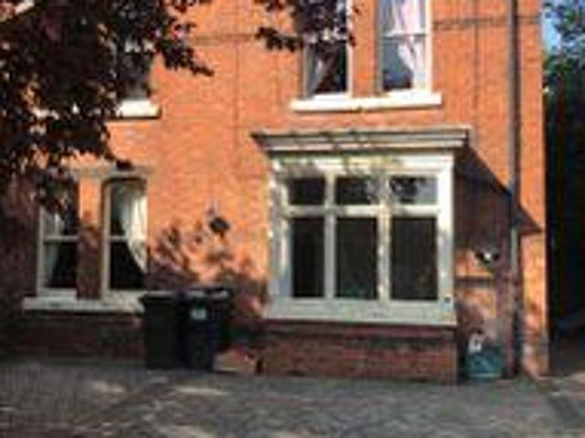3 Bedrooms Semi detached house for sale in Fieldside, Thorne, Doncaster DN8