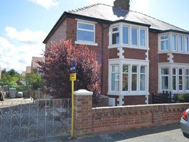 3 Bedrooms Semi detached house for sale in Fifth Avenue, Blackpool FY4