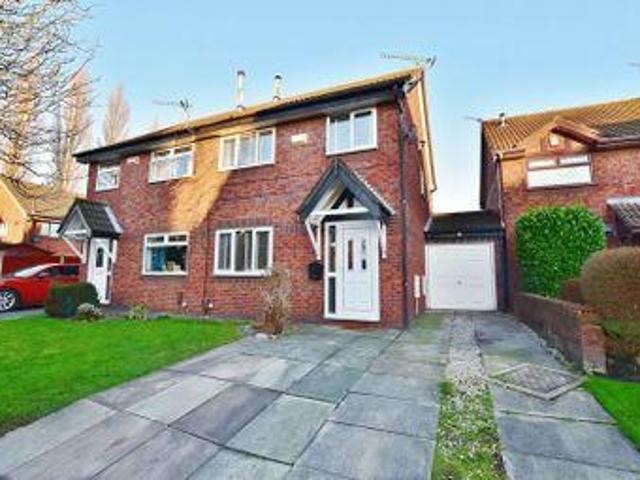 3 Bedrooms Semi detached house for sale in Finstock Close, Eccles, Manchester M30
