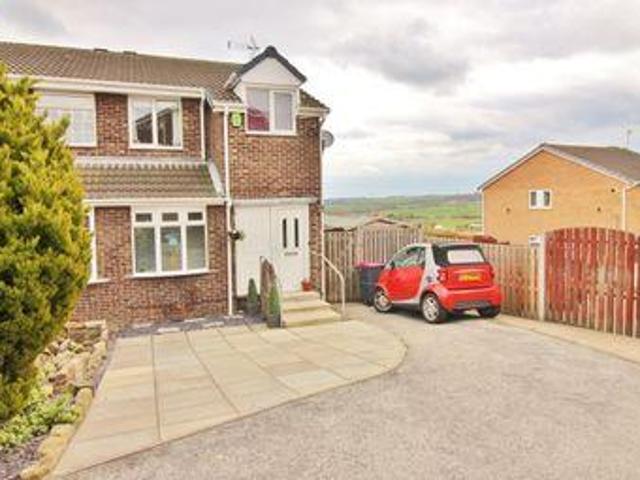 3 Bedrooms Semi detached house for sale in Fleet Close, Brampton Bierlow, Rotherham S63