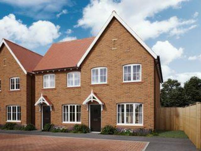 3 Bedrooms Semi detached house for sale in Flora View, Chineham, Basingstoke RG24