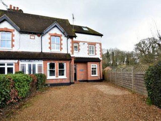 3 Bedrooms Semi detached house for sale in Frys Lane, London Road, Bagshot, Surrey GU19