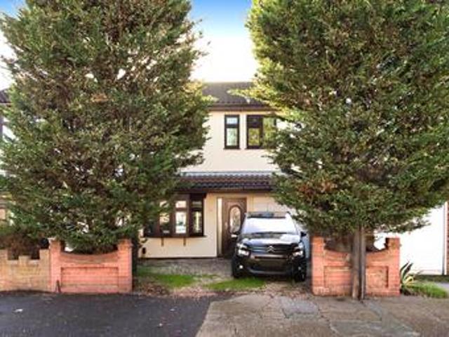 3 Bedrooms Semi detached house for sale in Fredrick Road, Rainham RM13