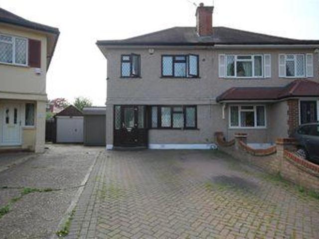 3 Bedrooms Semi detached house for sale in Frogmore Avenue, Hayes, Middlesex UB4
