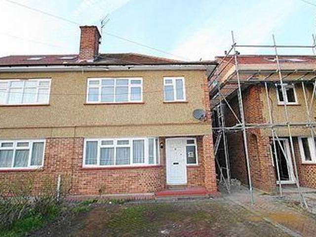 3 Bedrooms Semi detached house for sale in Frogmore Gardens, Hayes UB4