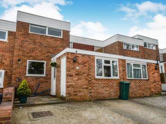 3 Bedrooms Semi detached house for sale in Fuller Close, Orpington BR6