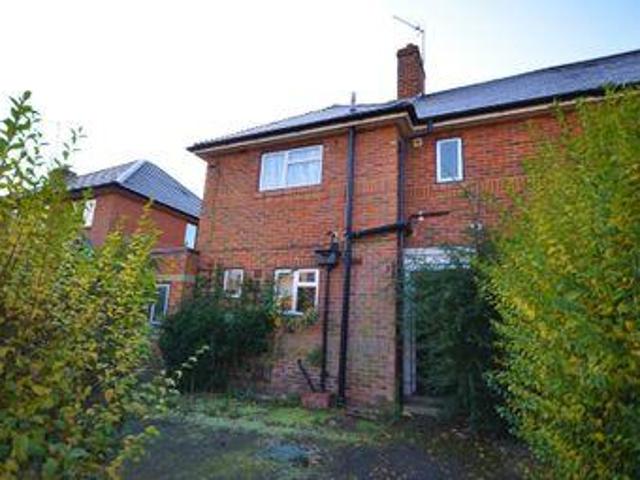 3 Bedrooms Semi detached house for sale in Knights Road, Farnham, Surrey GU9