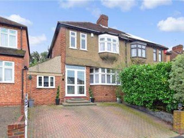 3 Bedrooms Semi detached house for sale in Keynsham Avenue, Woodford Green, Essex IG8
