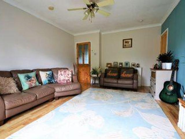 3 Bedrooms Semi detached house for sale in Kenilworth Avenue, Swinton, Manchester M27